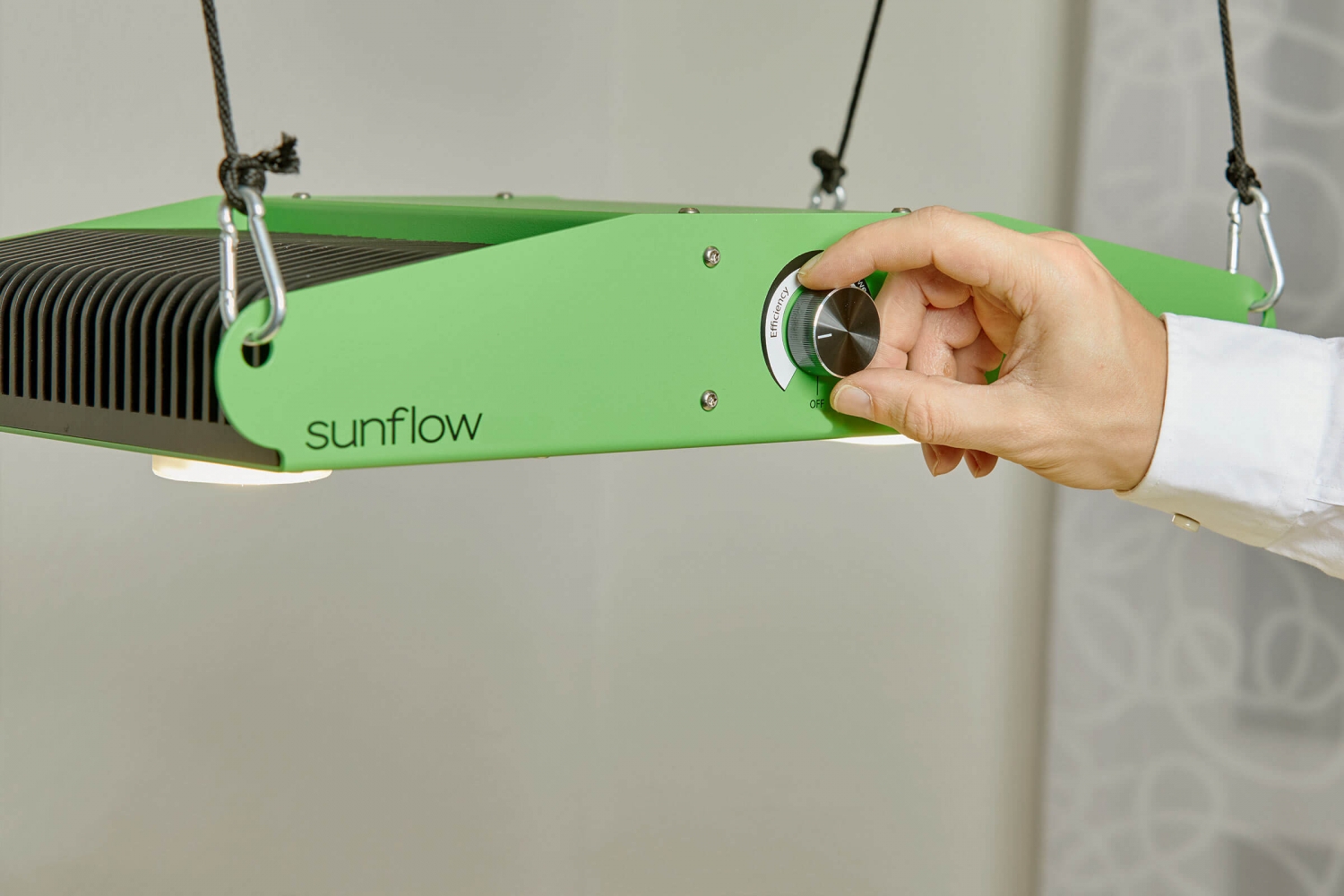 Sunflow by Pro-emit grow lamp. Lighting information- GrowDiaries